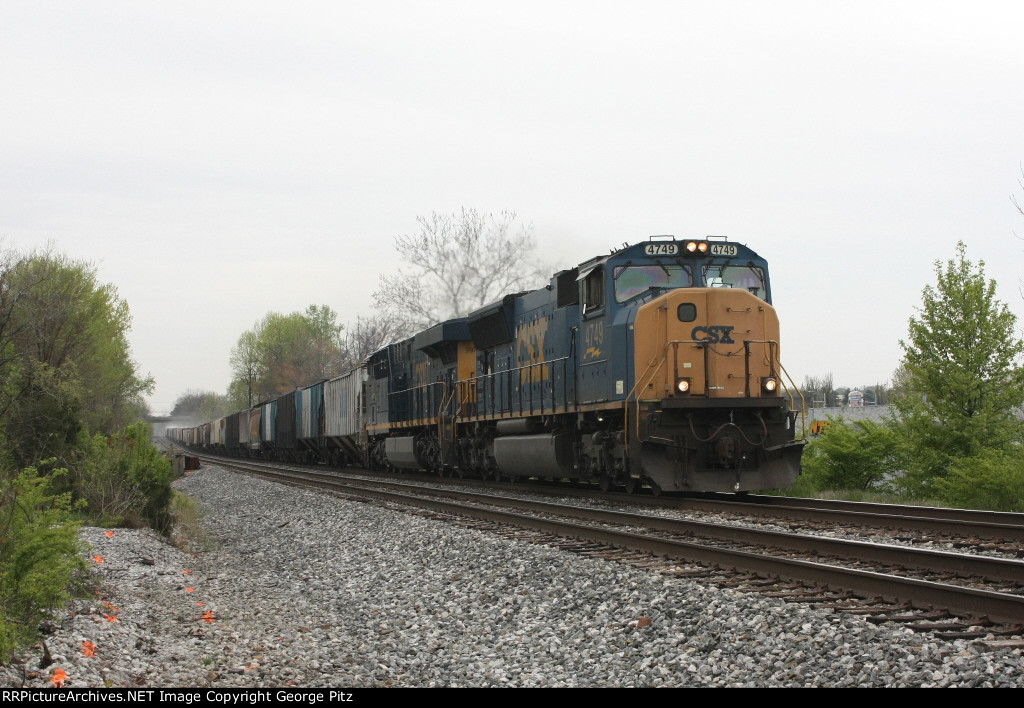 CSX 4749 as the wind blows the bauxite